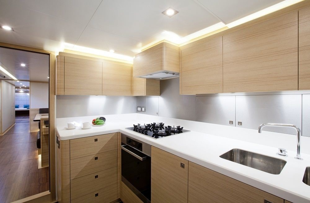 Yacht Hamilton II, CNB Bordeaux | CHARTERWORLD Luxury Superyacht Charters